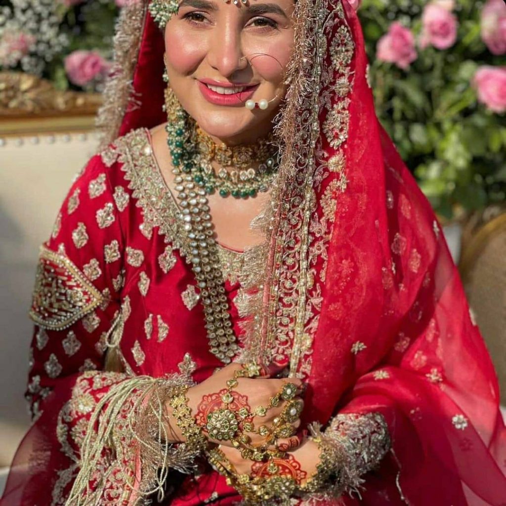 Famous Model & Actress Areeba Habib Nikkah Pictures | Reviewit.pk