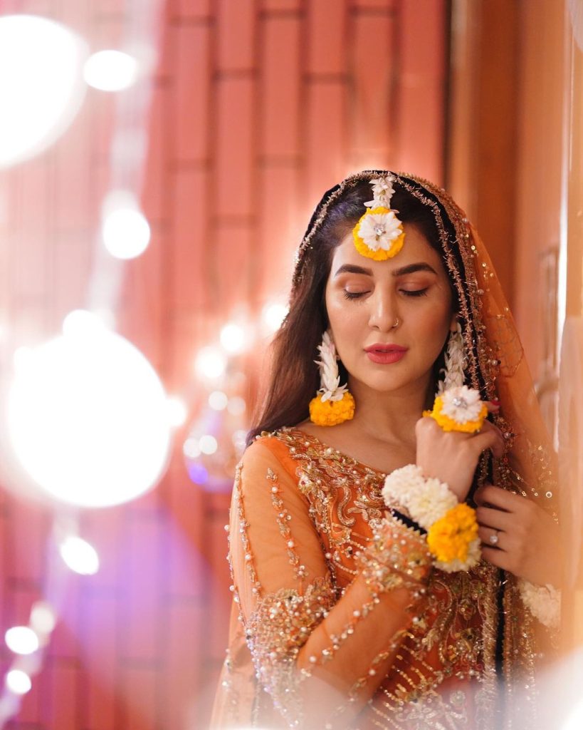 Areeba Habib's Mayon Photo Shoot | Reviewit.pk