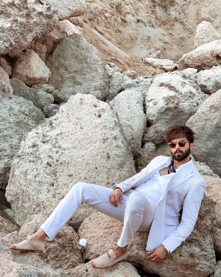Fahad Mustafa's Dashing Pictures From Bangkok | Reviewit.pk