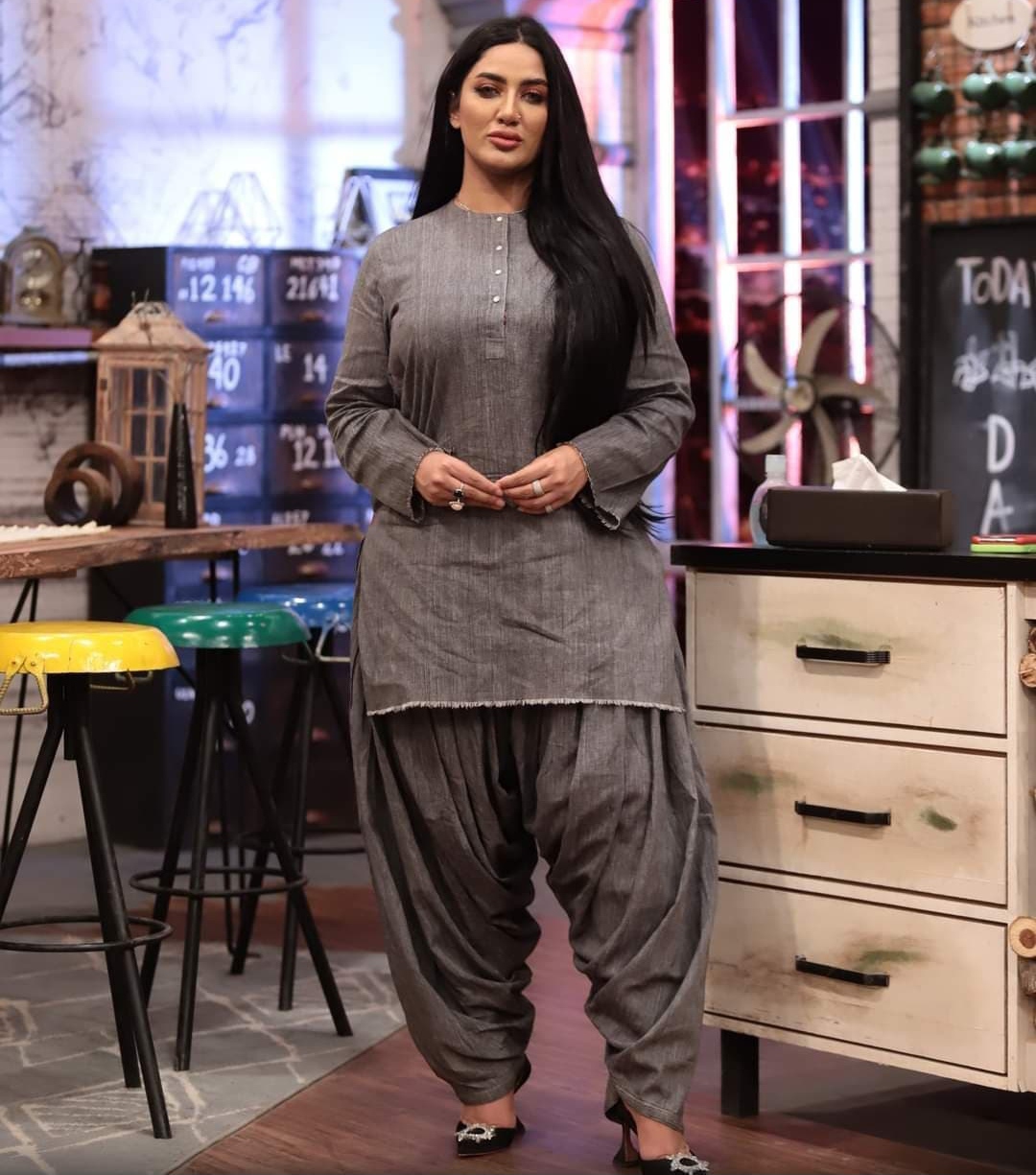 Mathira About These Famous Pakistani Celebrities | Reviewit.pk