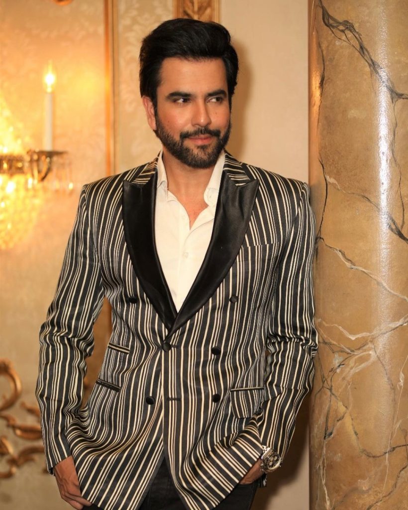 Junaid Khan's Recent Travelling Pictures From New York | Reviewit.pk