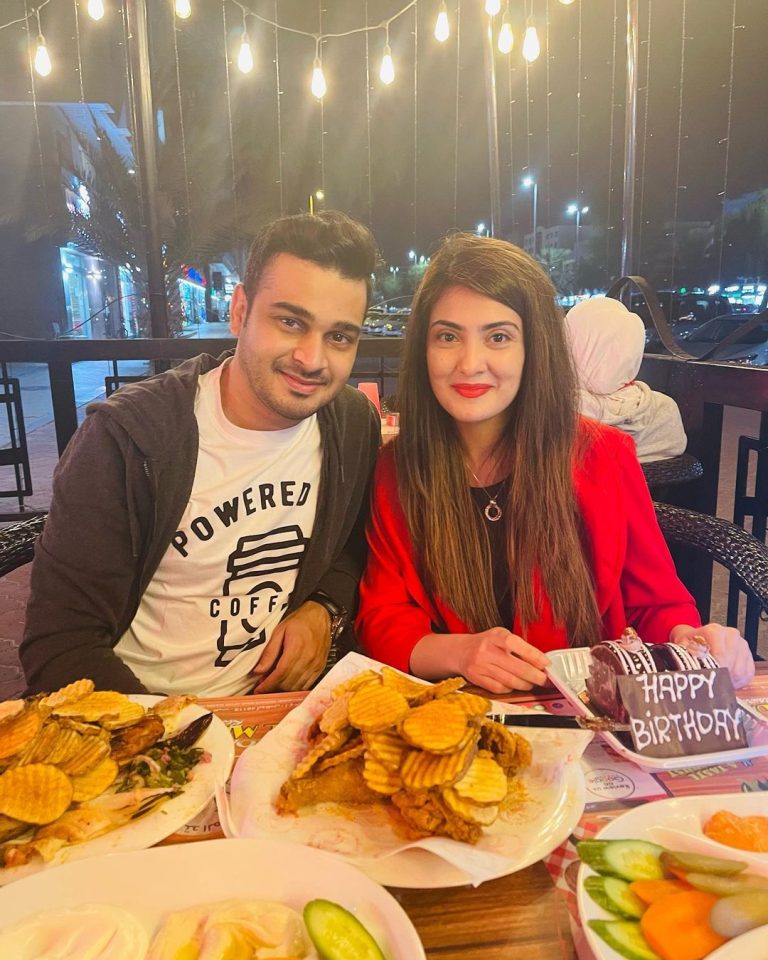 Latest Pictures Of Alizeh Tahir With Family From Dubai | Reviewit.pk
