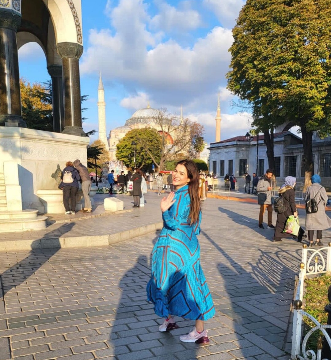Humaima Malick is Having Serene Time in Turkey | Reviewit.pk