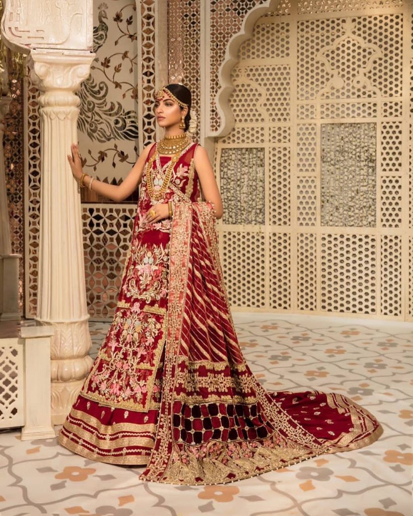 Kinza Hashmi Looks Gorgeous In Latest Bridal Shoot | Reviewit.pk