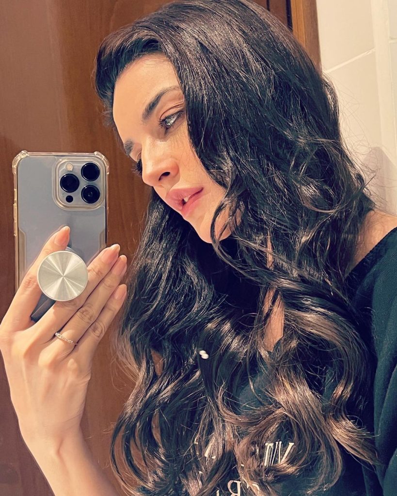 Sadia Khan Looks Stunning In These Latest Clicks From Dubai | Reviewit.pk