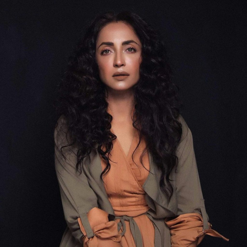 Zara Tareen Calls Fahad Mustafa Batameez Brat | Reviewit.pk