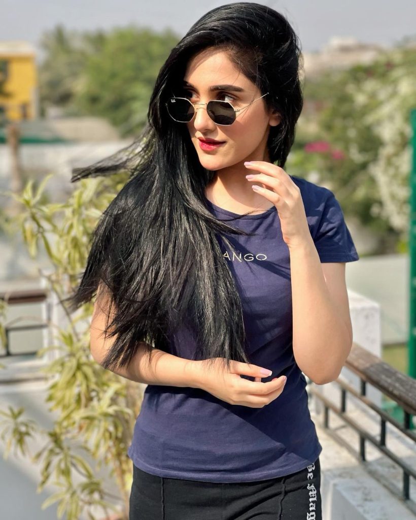 Latest Adorable Clicks Of Aiza Awan | Reviewit.pk