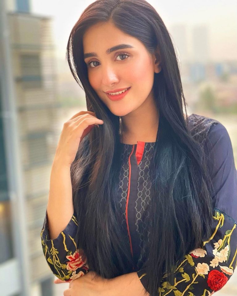 Latest Adorable Clicks Of Aiza Awan | Reviewit.pk