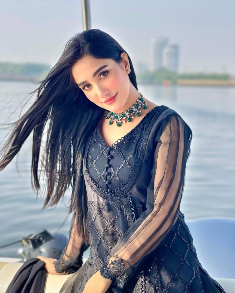 Latest Adorable Clicks Of Aiza Awan | Reviewit.pk