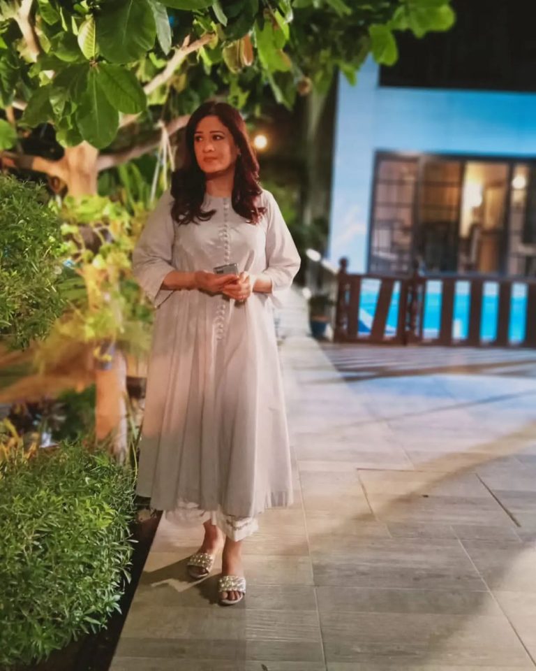 Older Pakistani Actresses Who Are Modern In Real Life | Reviewit.pk