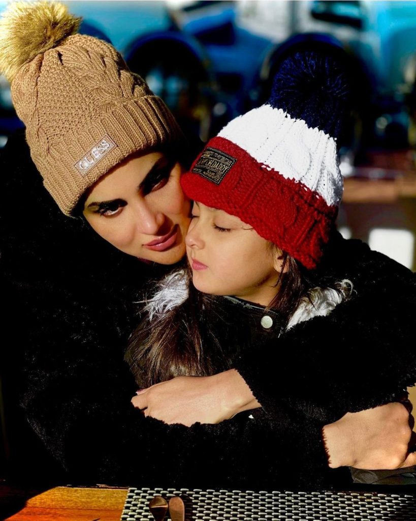 Fiza Ali Shares Pictures With Daughter From Murree | Reviewit.pk