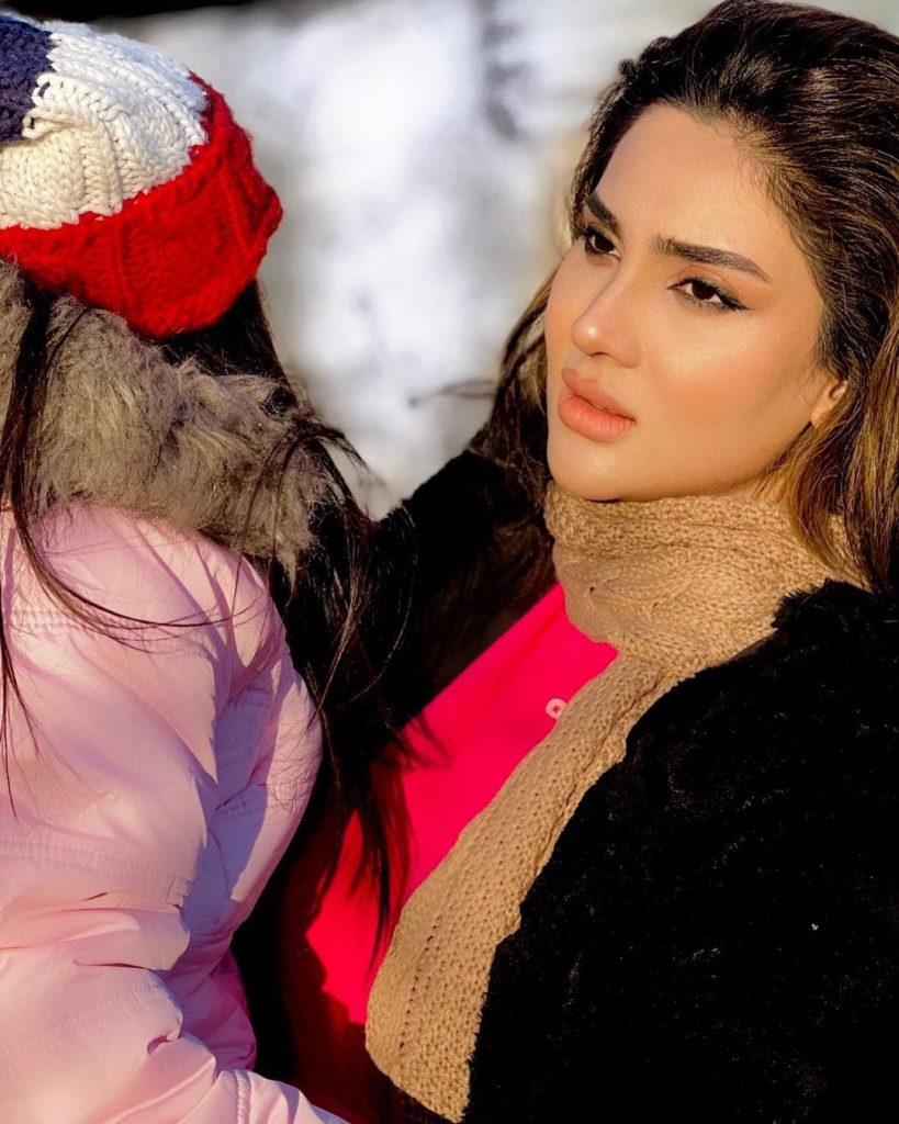 Fiza Ali Shares Pictures With Daughter From Murree | Reviewit.pk