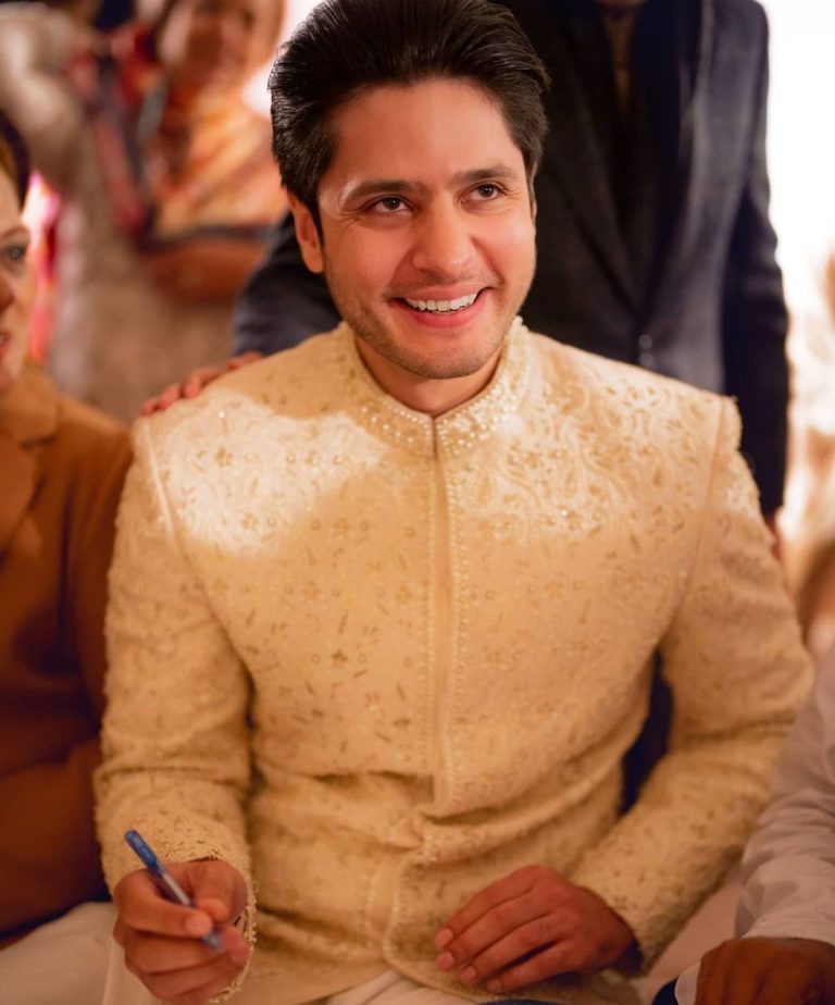 Arez Ahmed Shares His Views About Surviving in The Industry | Reviewit.pk