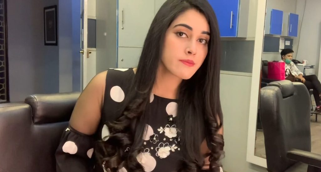 Mazaaqraat Host Hibba Waqar Got Nikkahfied | Reviewit.pk