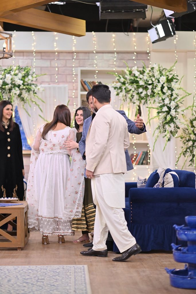 Beautiful Pictures Of Mariam Ansari And Her In-Laws From GMP | Reviewit.pk