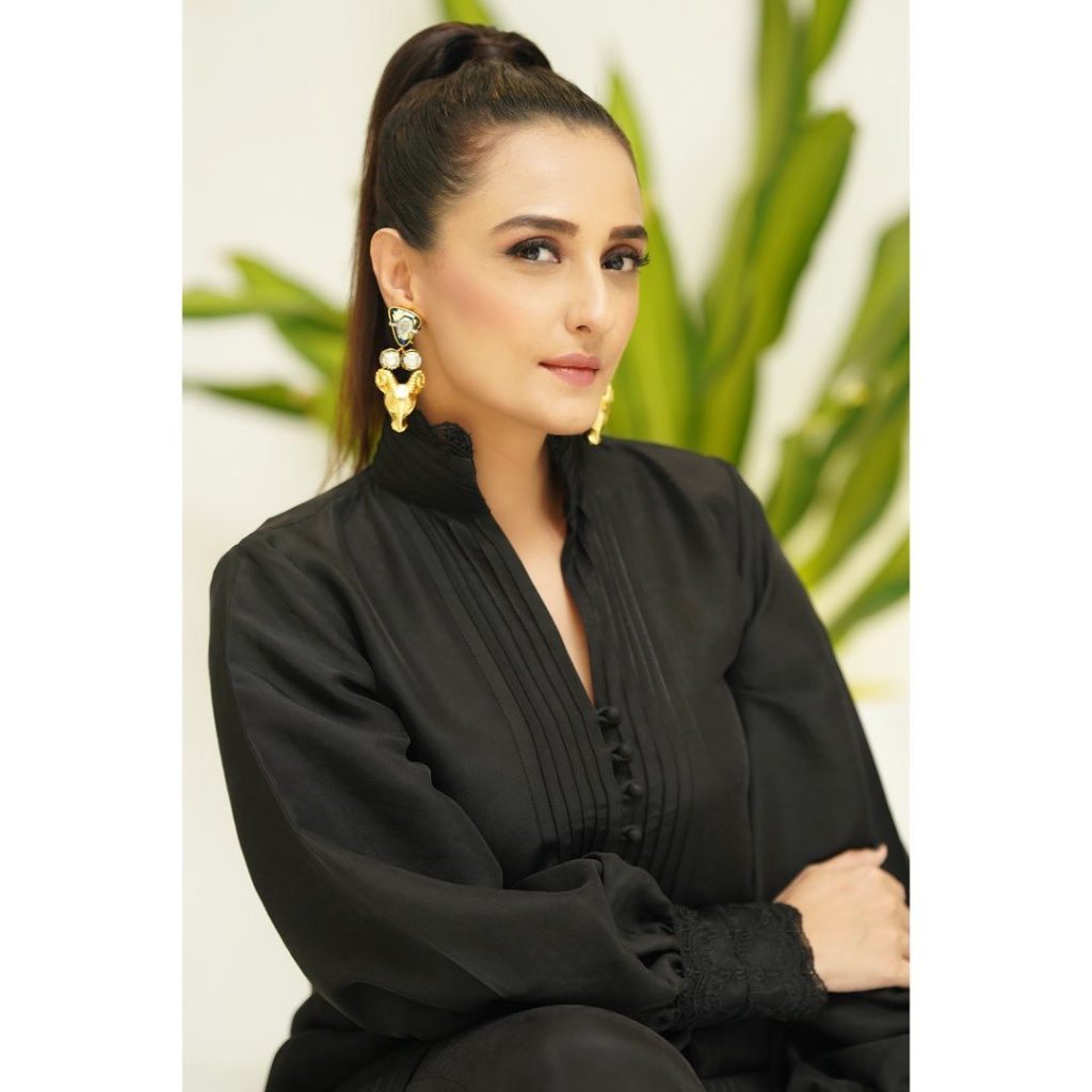 Momal Sheikh Pens Down A Lovely Birthday Wish For Her Mother | Reviewit.pk