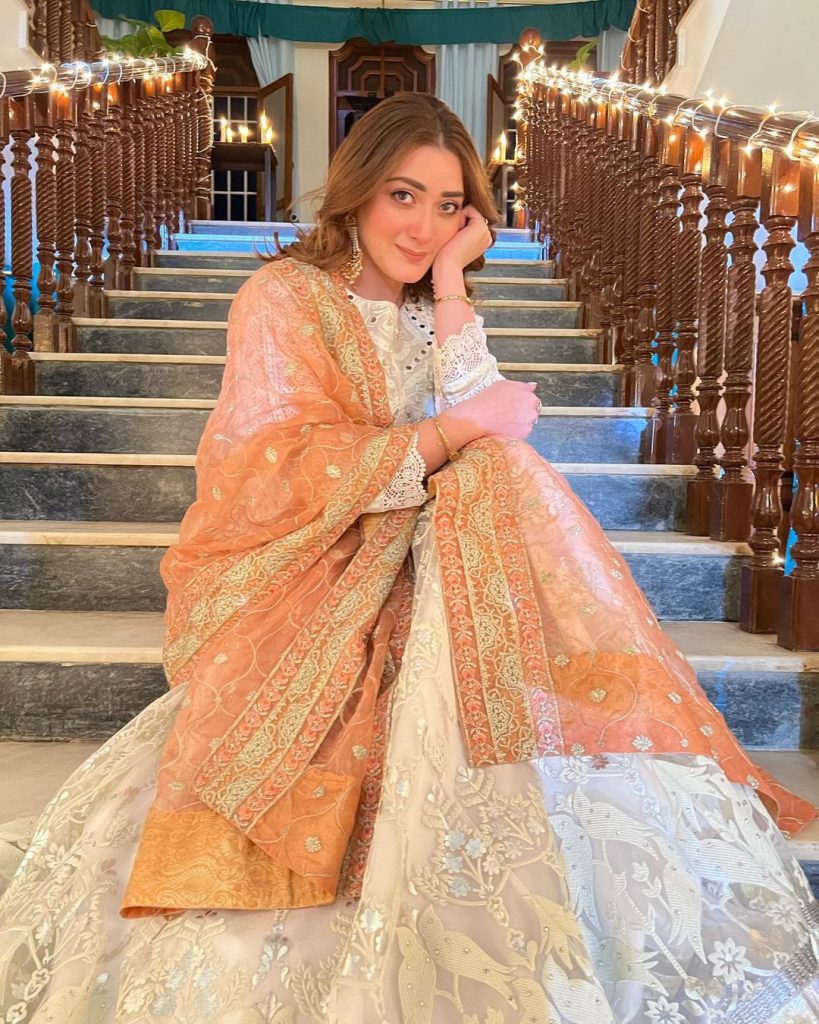 Actress Momina Iqbal's Latest Alluring Clicks | Reviewit.pk