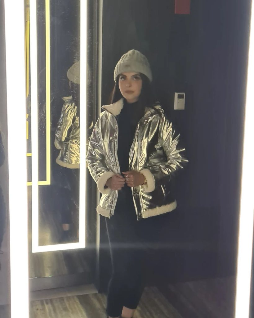 Recent Dazzling Pictures Of Nida Yasir From USA | Reviewit.pk