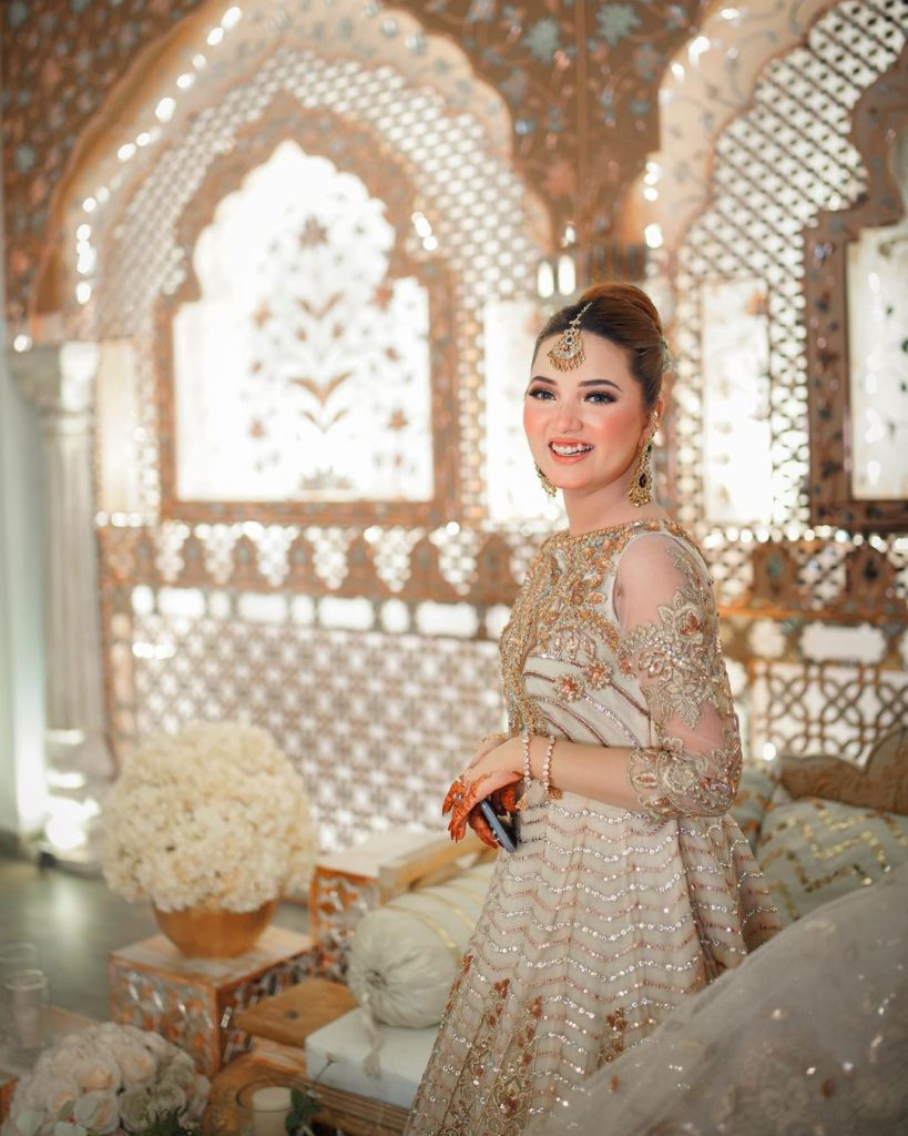Rabeeca Khan Dons Perfect Off White & Gold Embellished Outfit | Reviewit.pk
