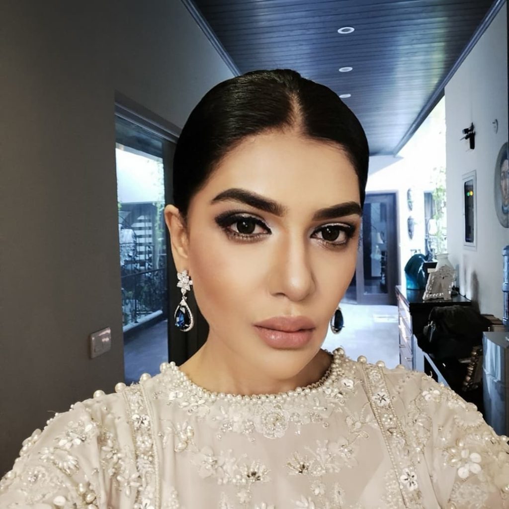 Did Iffat Omar Find Feroze And Sana's Attitude To Be Too Much | Reviewit.pk