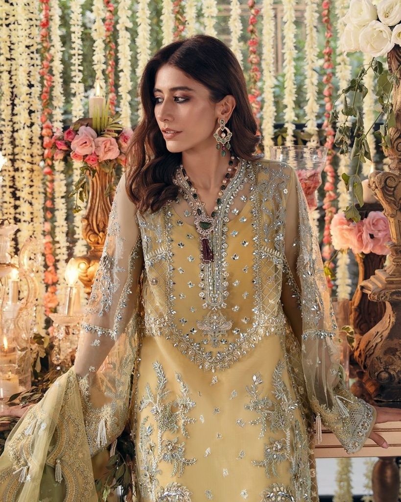 Syra Yousuf Is The Epitome Of Grace In Zaha | Reviewit.pk