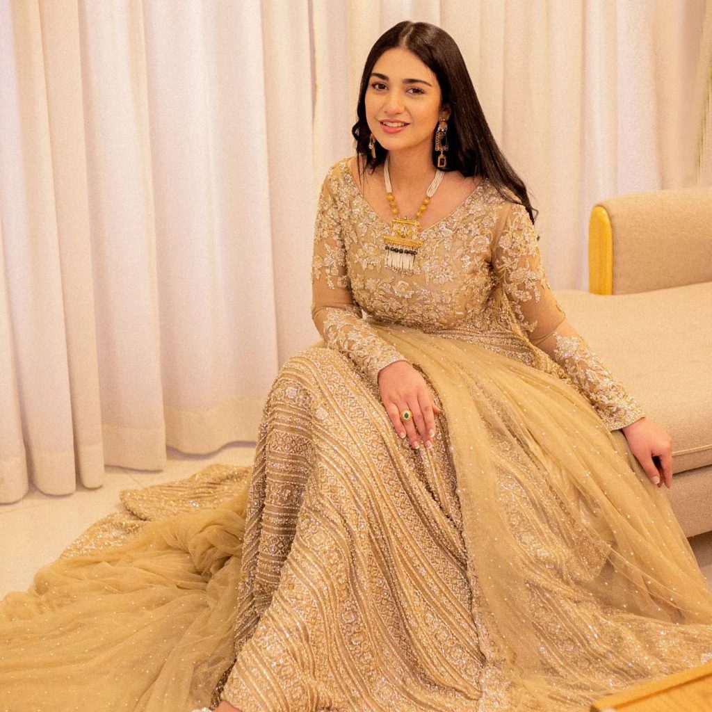 Kinza Hashmi And Sara Khan Stun In Arfa Malik | Reviewit.pk