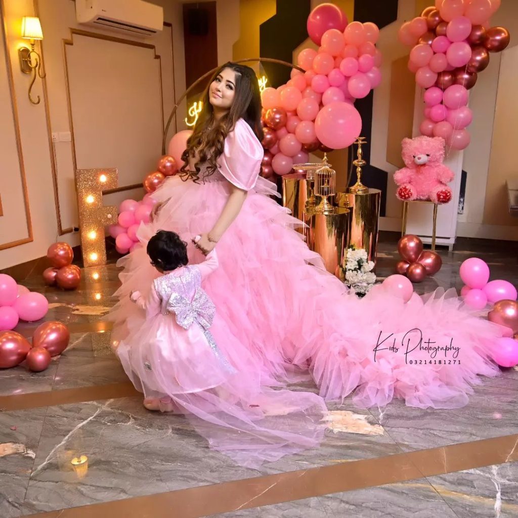 Talk Show Host Aleena Haroon's Daughter's Birthday Celebration ...