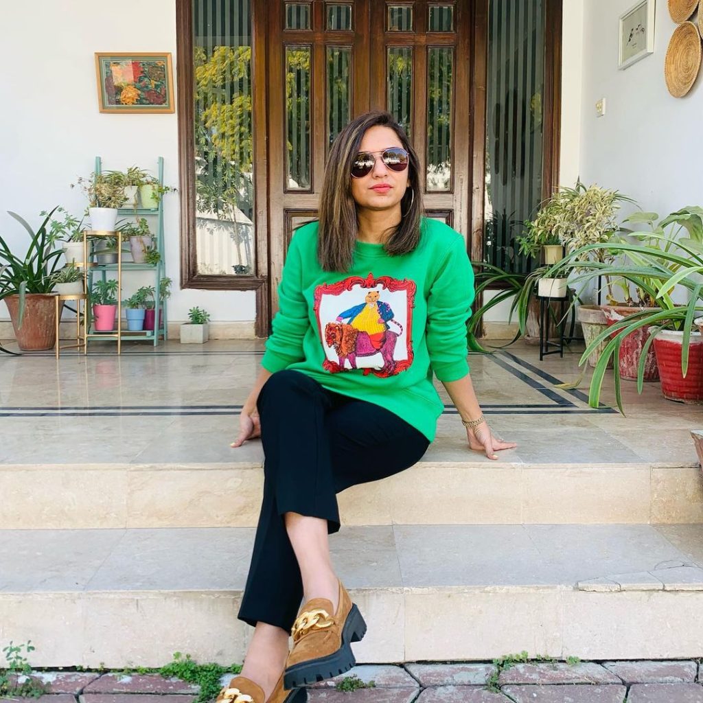 Anchor Maria Memon Dazzling Pictures From Europe | Reviewit.pk