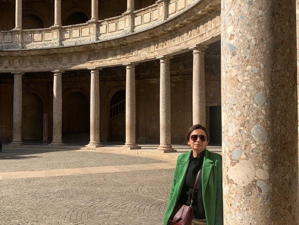 Anchor Maria Memon Dazzling Pictures From Europe | Reviewit.pk