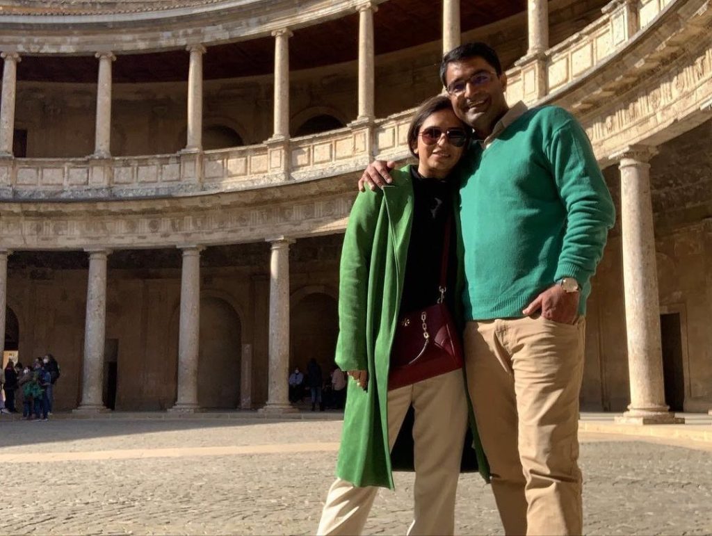 Anchor Maria Memon Dazzling Pictures From Europe | Reviewit.pk