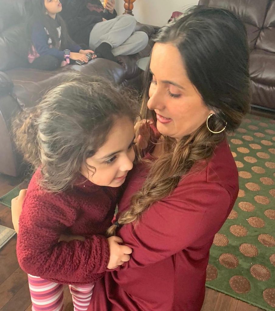 Actress Sabreen Hisbani Family Pictures | Reviewit.pk