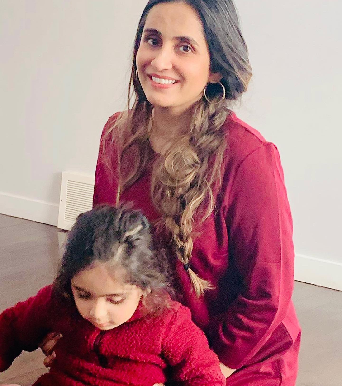 Actress Sabreen Hisbani Family Pictures | Reviewit.pk