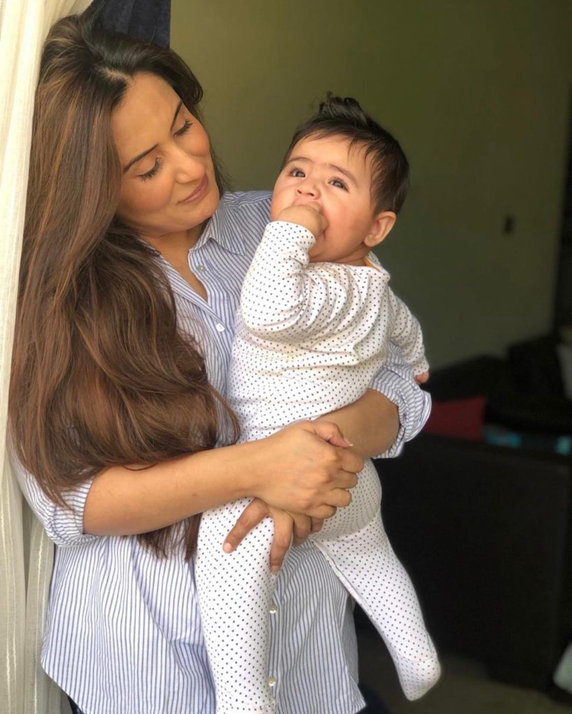 Actress Sabreen Hisbani Family Pictures | Reviewit.pk