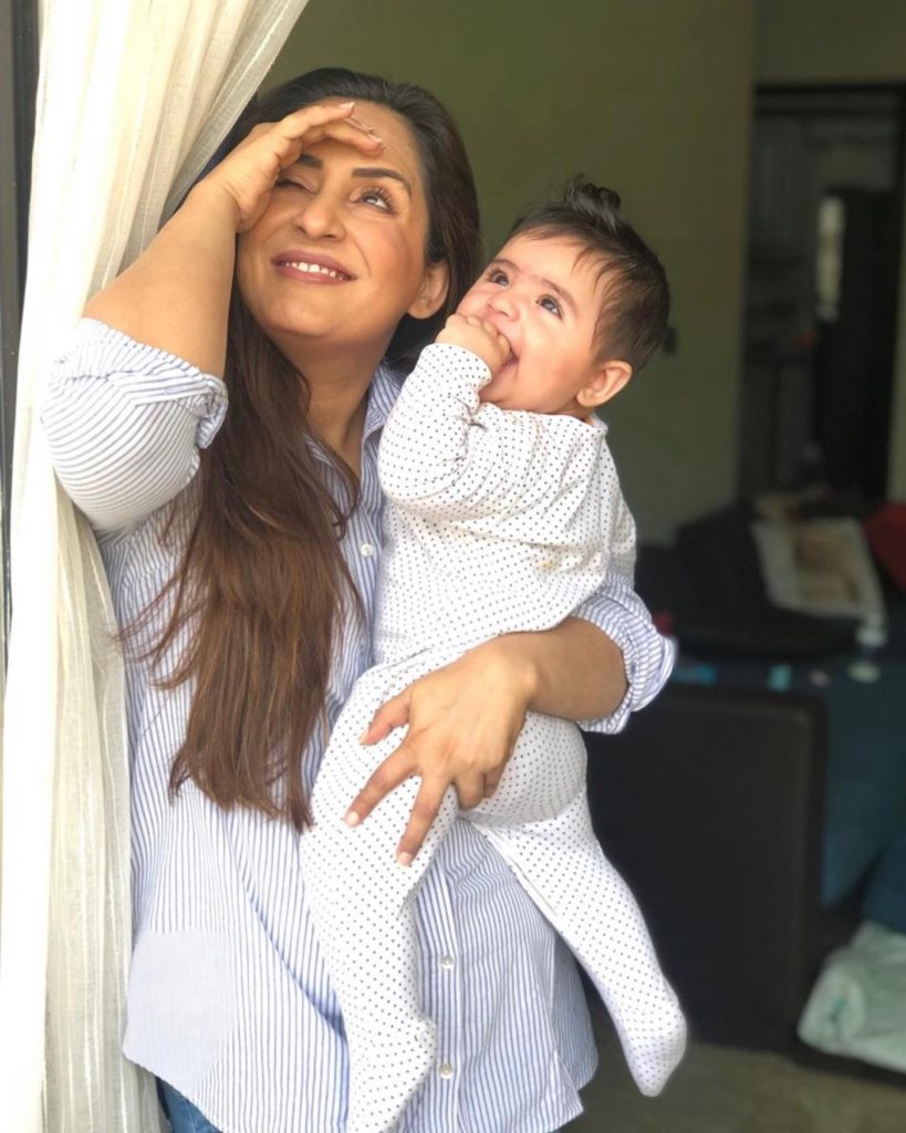 Actress Sabreen Hisbani Family Pictures | Reviewit.pk
