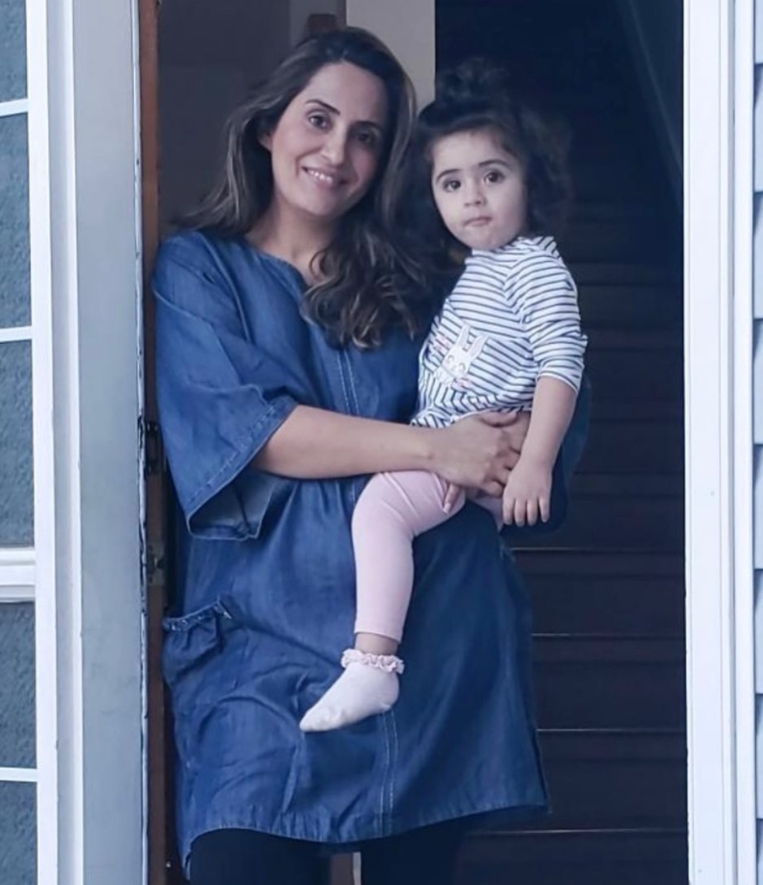 Actress Sabreen Hisbani Family Pictures | Reviewit.pk