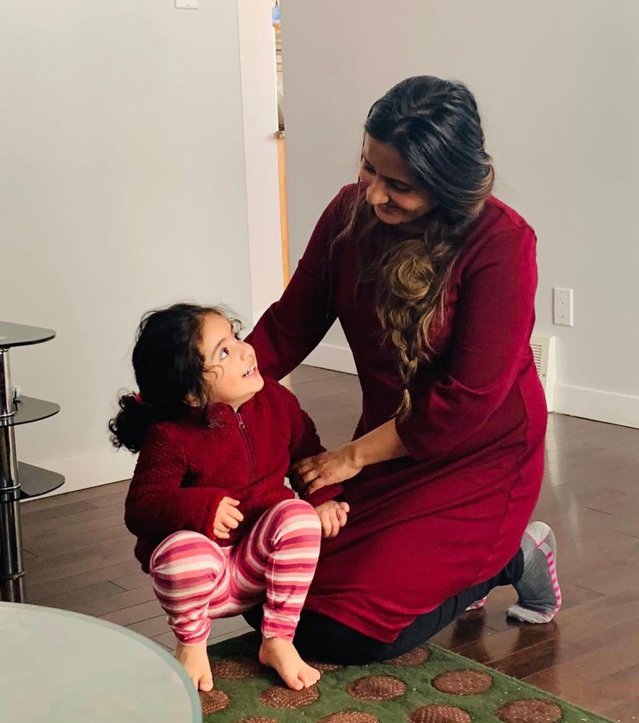 Actress Sabreen Hisbani Family Pictures | Reviewit.pk