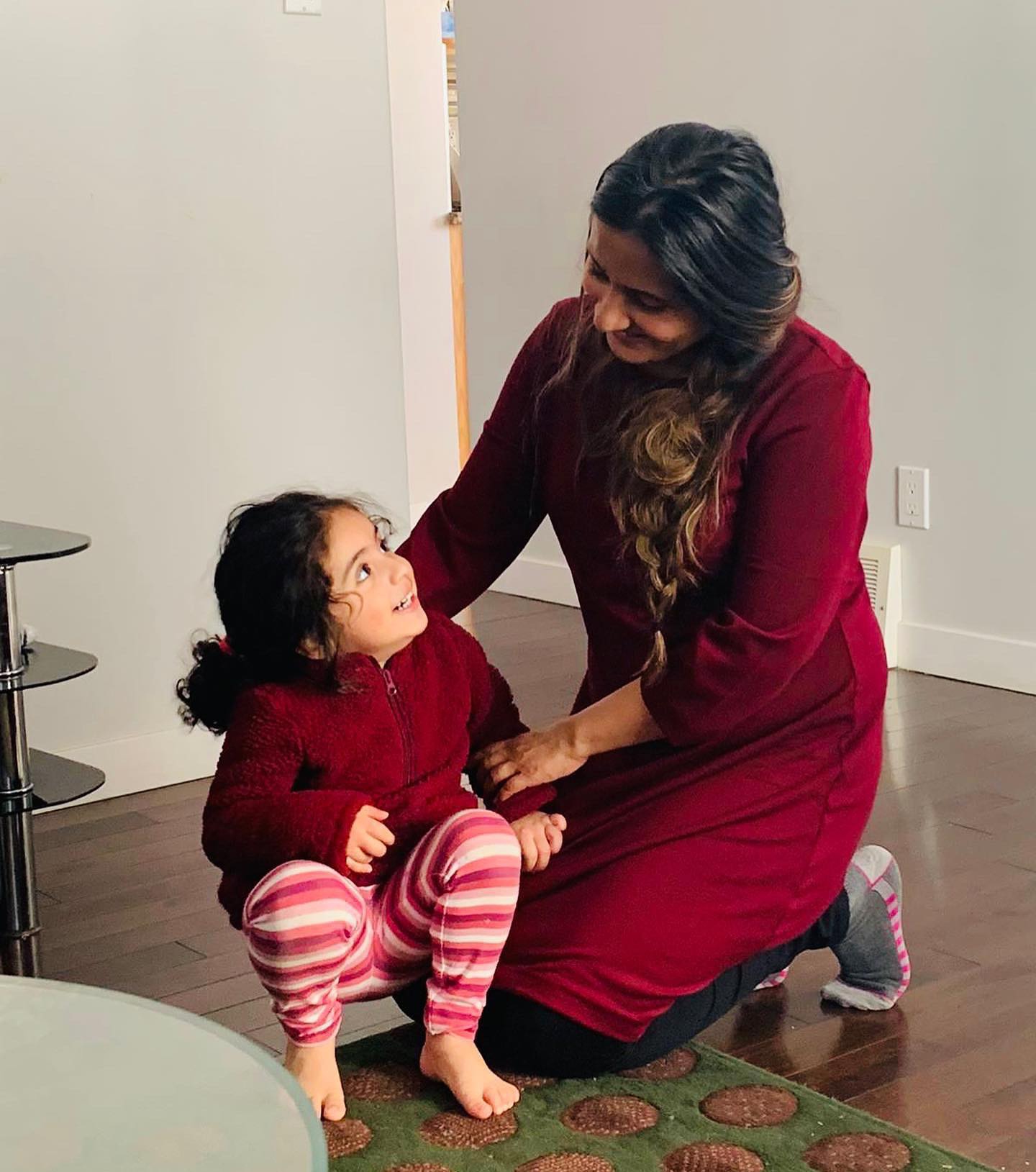 Actress Sabreen Hisbani Family Pictures | Reviewit.pk