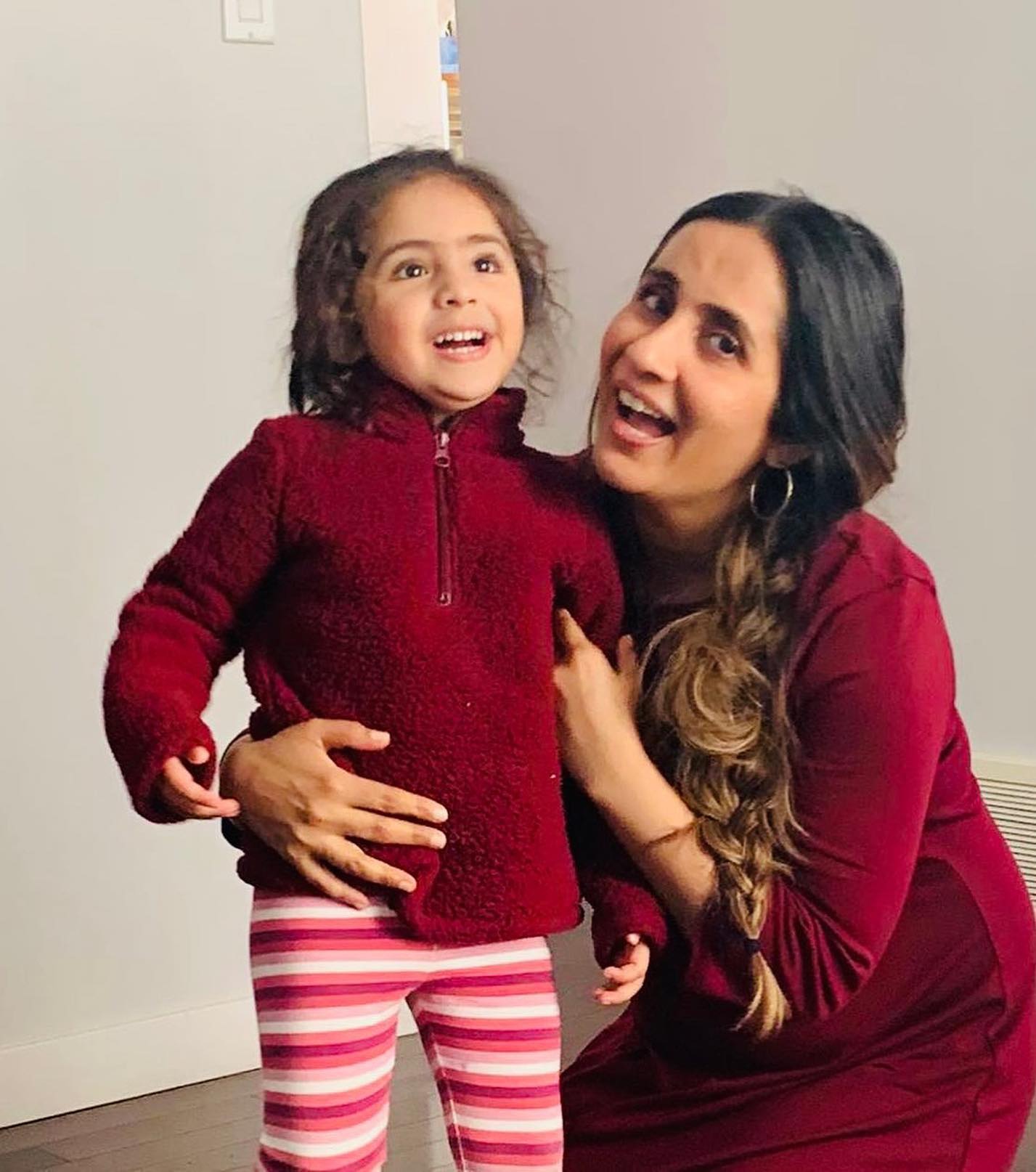 Actress Sabreen Hisbani Family Pictures | Reviewit.pk