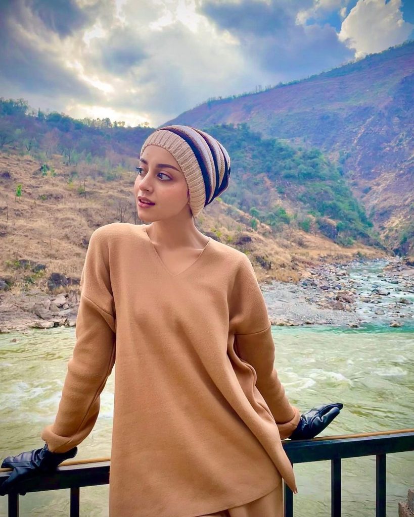 Alizeh Shah Pictures in Cozy Winter Outfits | Reviewit.pk