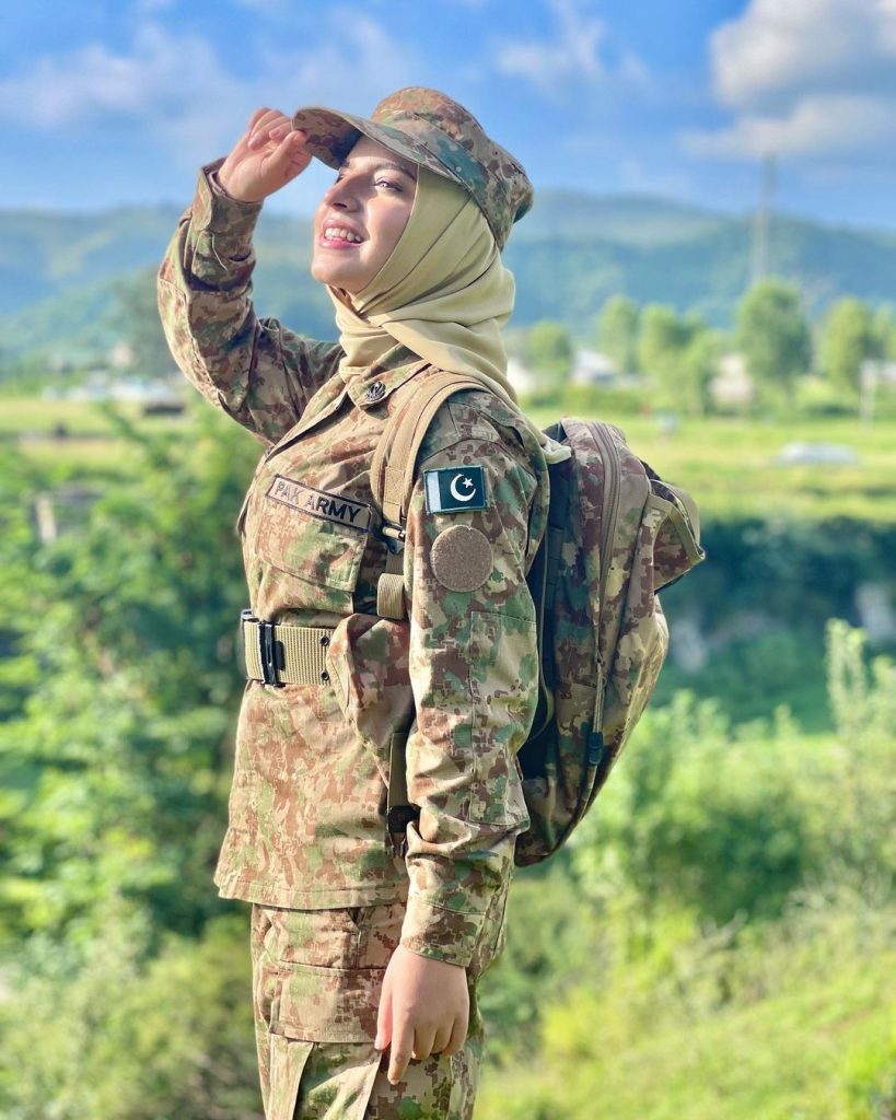 Dananeer Mobeen Shares Interesting Facts About Her Sinf e Aahan Co ...