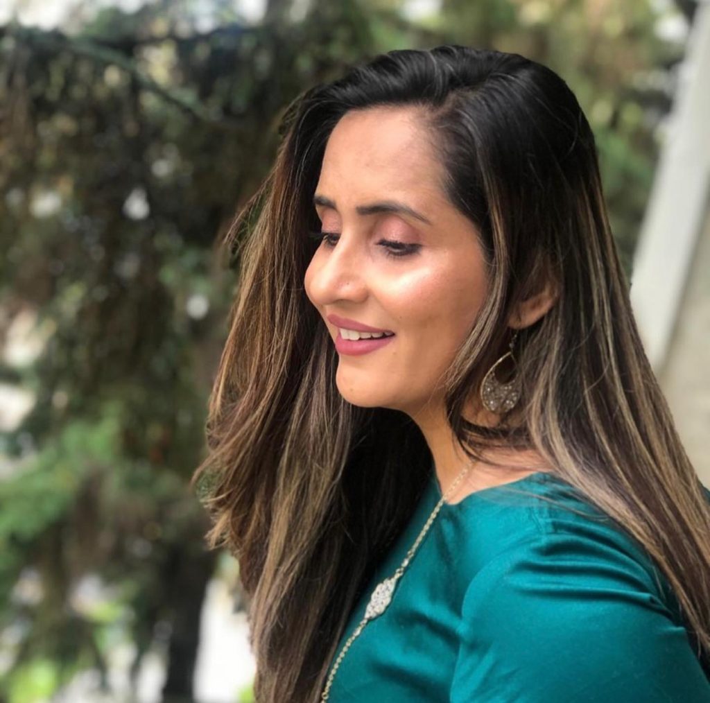 Actress Sabreen Hisbani Family Pictures | Reviewit.pk