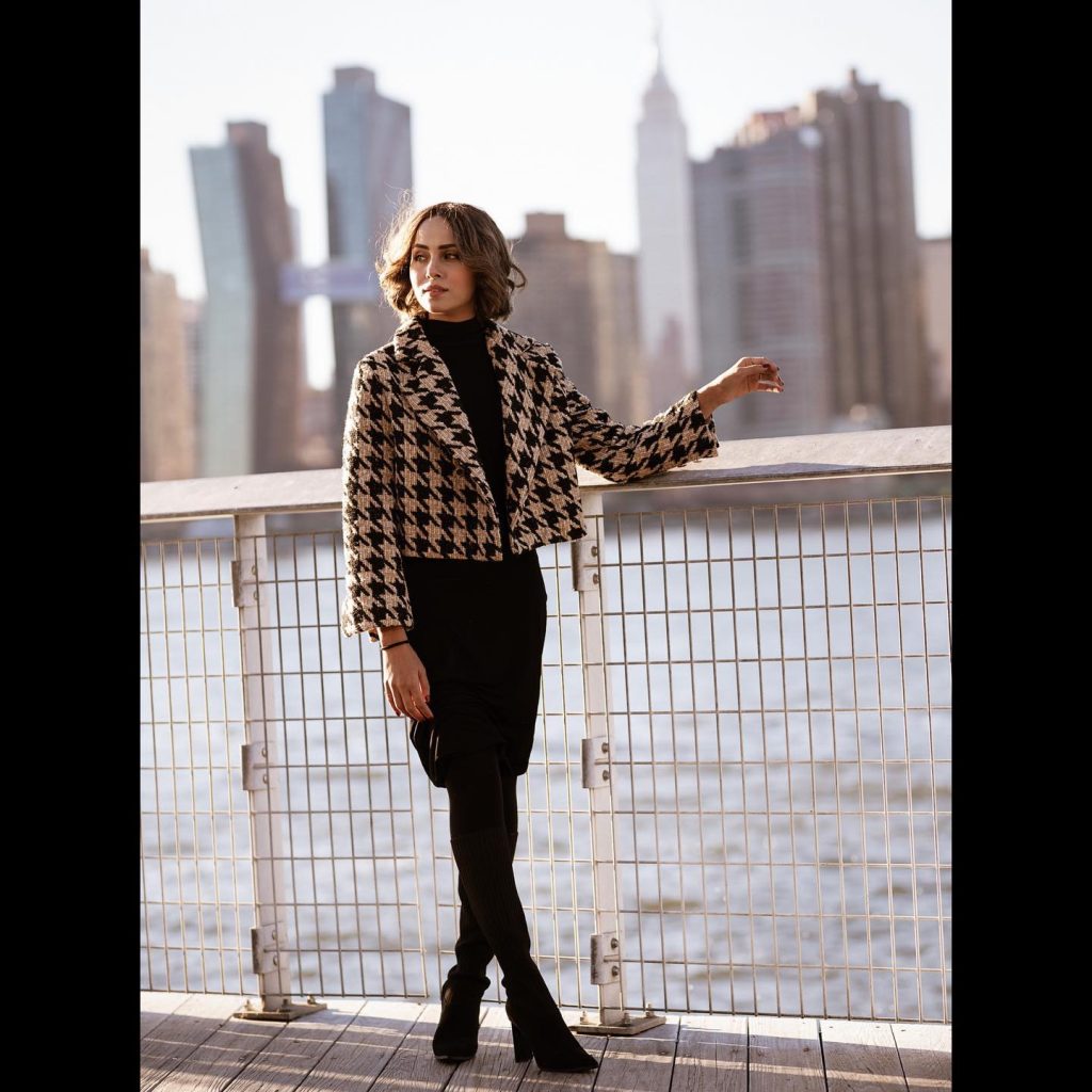 Nimra Khan's Latest Dazzling Clicks From New York | Reviewit.pk