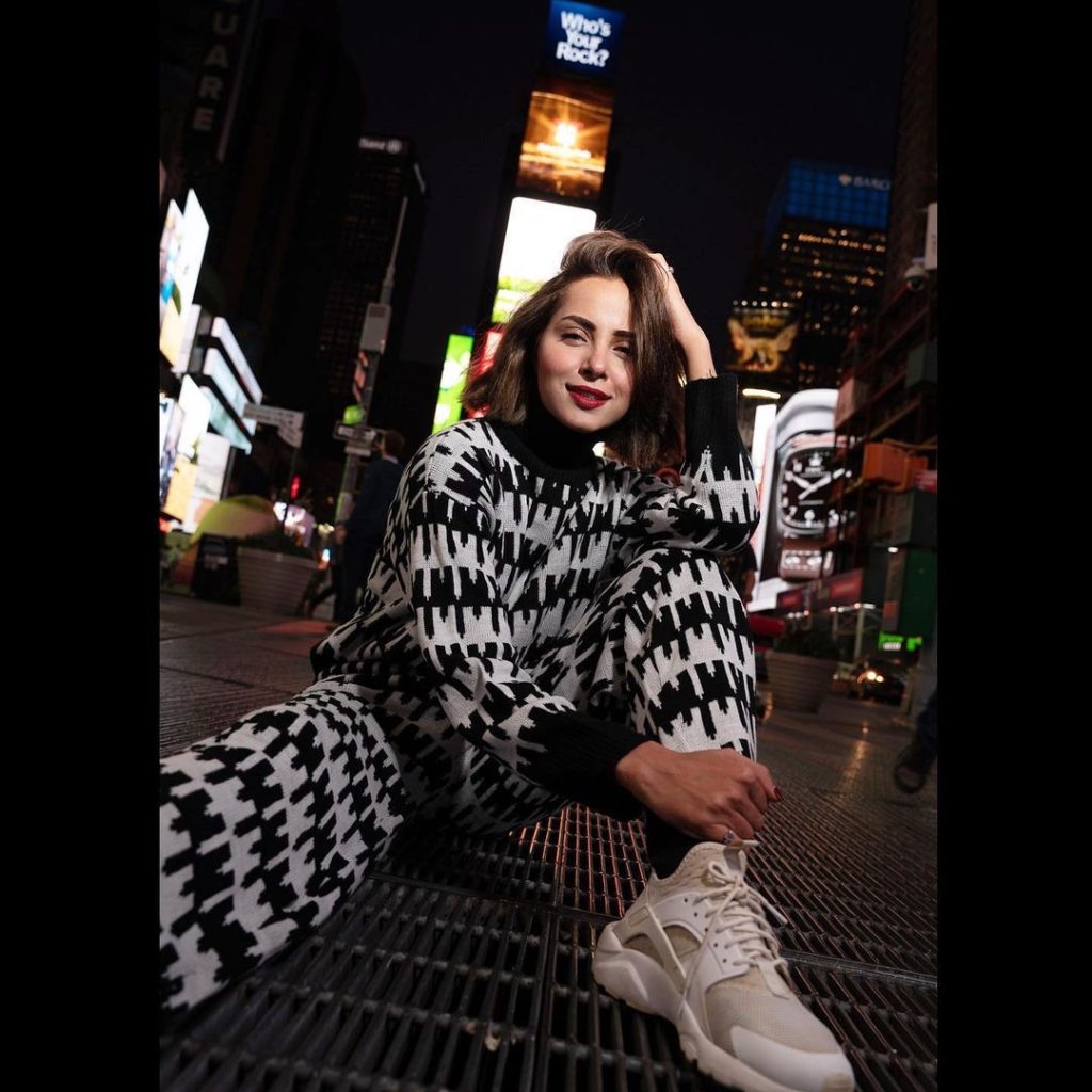 Nimra Khan's Latest Dazzling Clicks From New York | Reviewit.pk