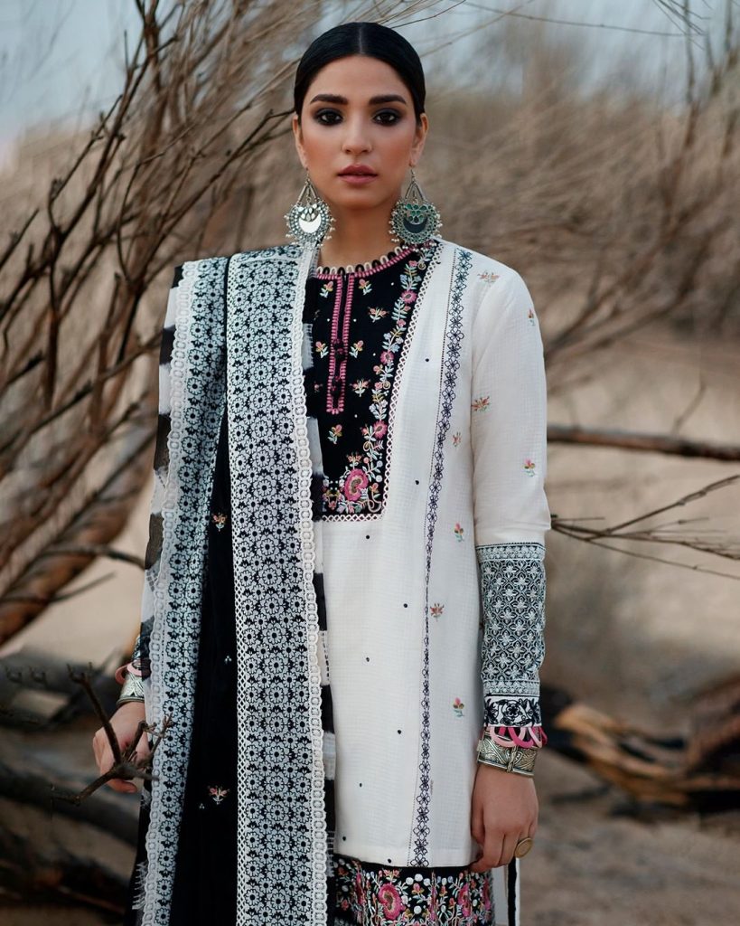 Zaha Lawn Collection’22 Featuring Ramsha Khan | Reviewit.pk