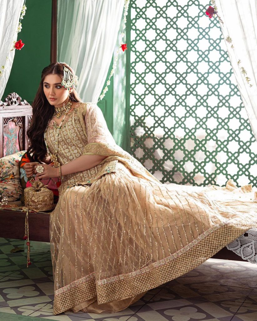 Dur e Fishan Is Nothing Short Of Royalty In Latest Clicks | Reviewit.pk