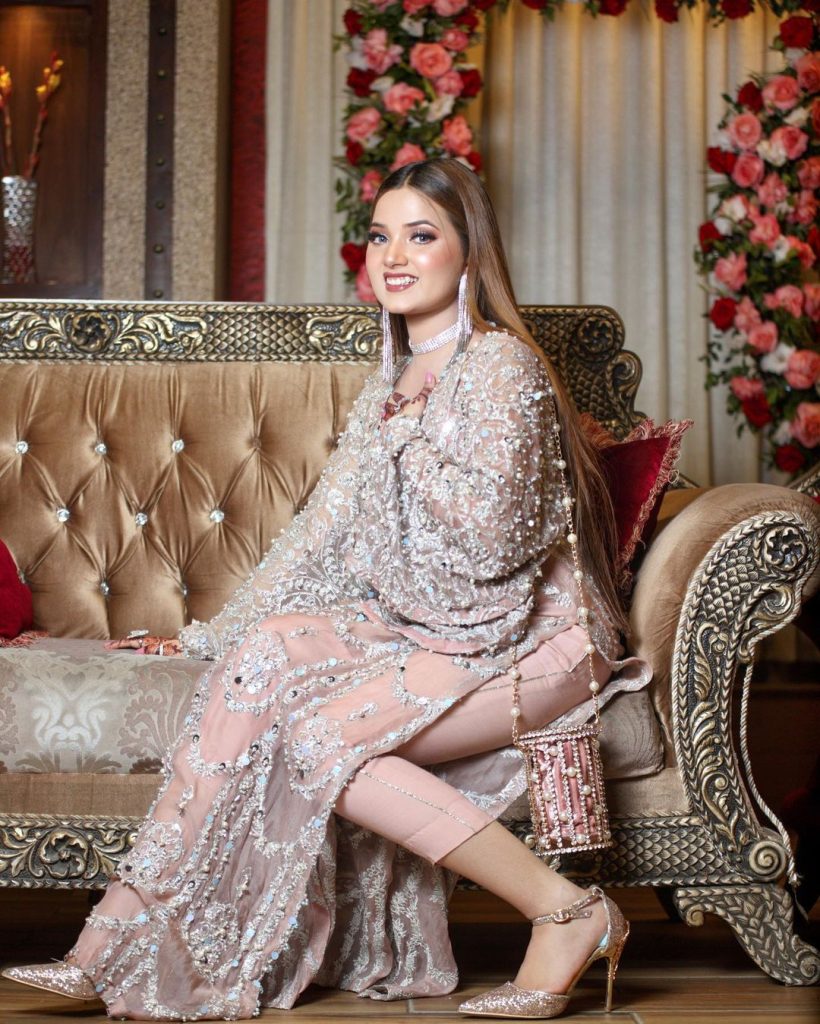 Tiktoker Rabeeca Khan's Beautiful Family Pictures | Reviewit.pk
