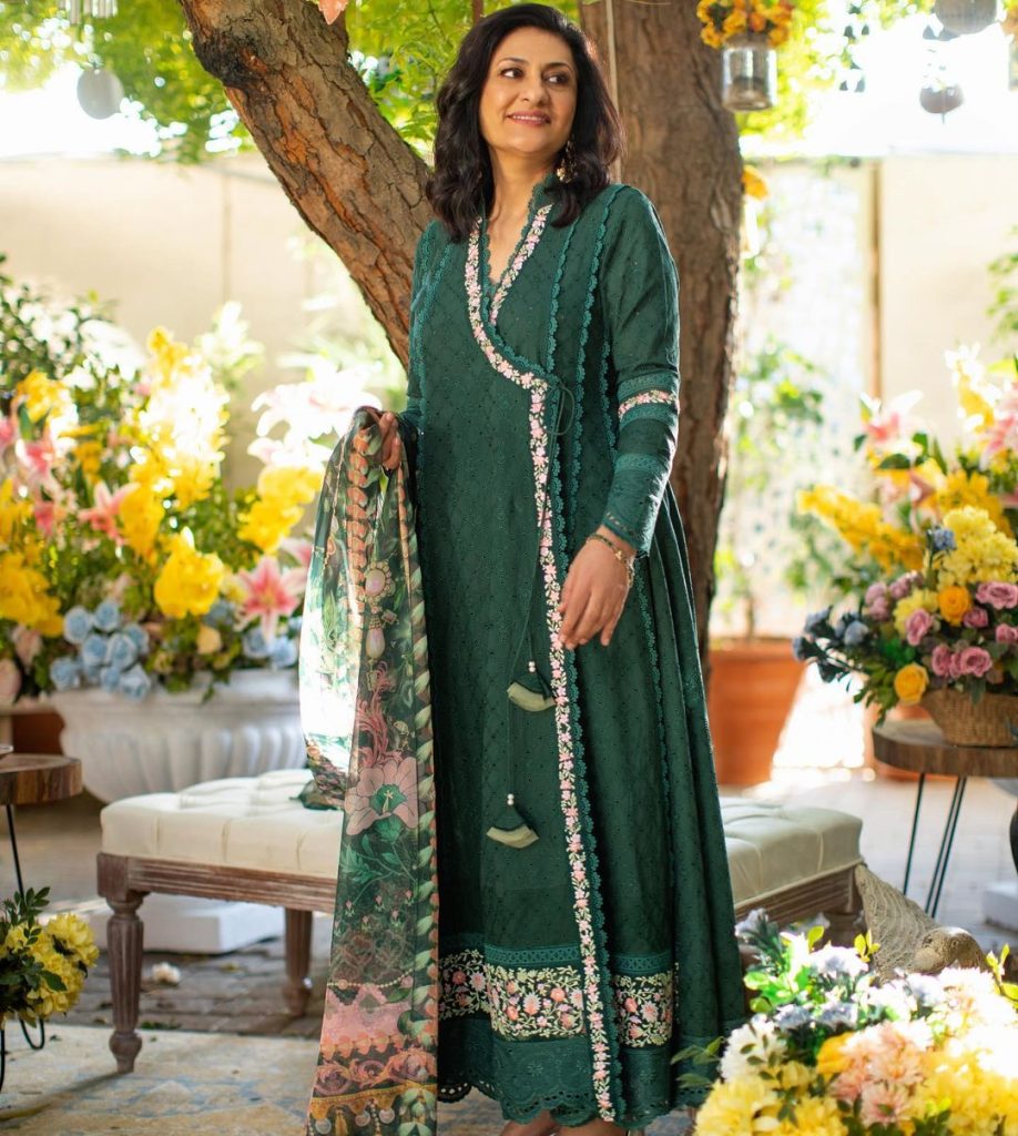 Dur e Fishan And Saba Hameed Give Pure Family Vibes In Latest Shoot ...