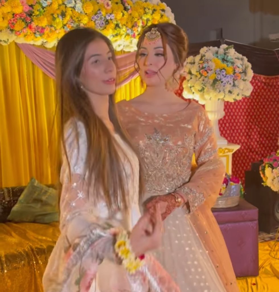 Intiqam Famed Actress Aruba Mirza Dholki Pictures | Reviewit.pk