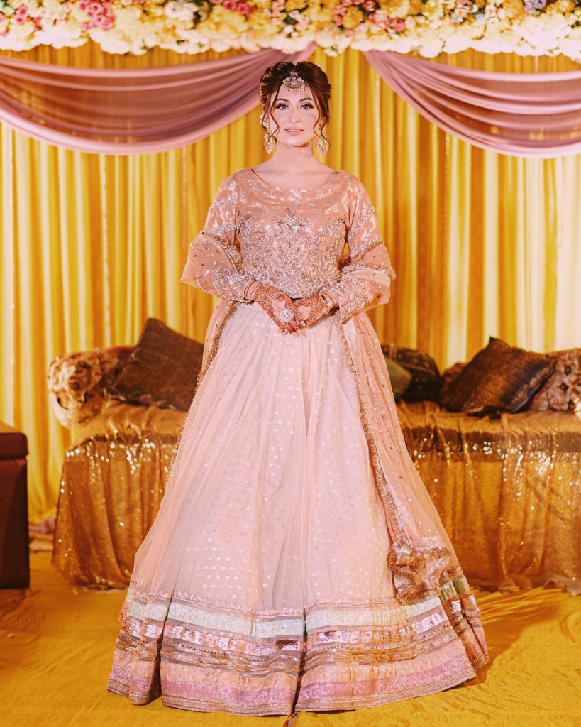 Intiqam Famed Actress Aruba Mirza Dholki Pictures | Reviewit.pk