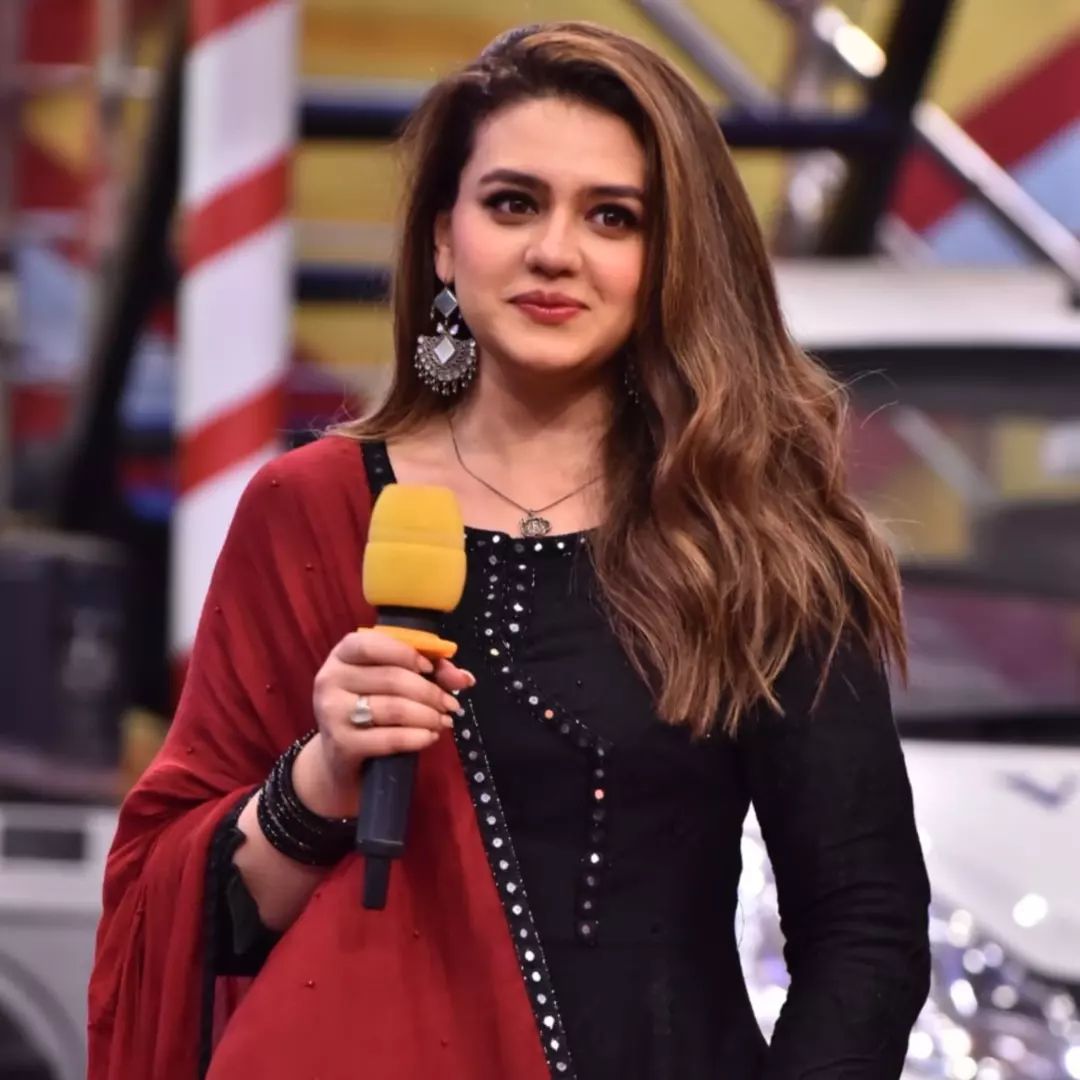 Zara Noor Abbas And Asad Siddiqui's Beautiful Clicks From JPL | Reviewit.pk